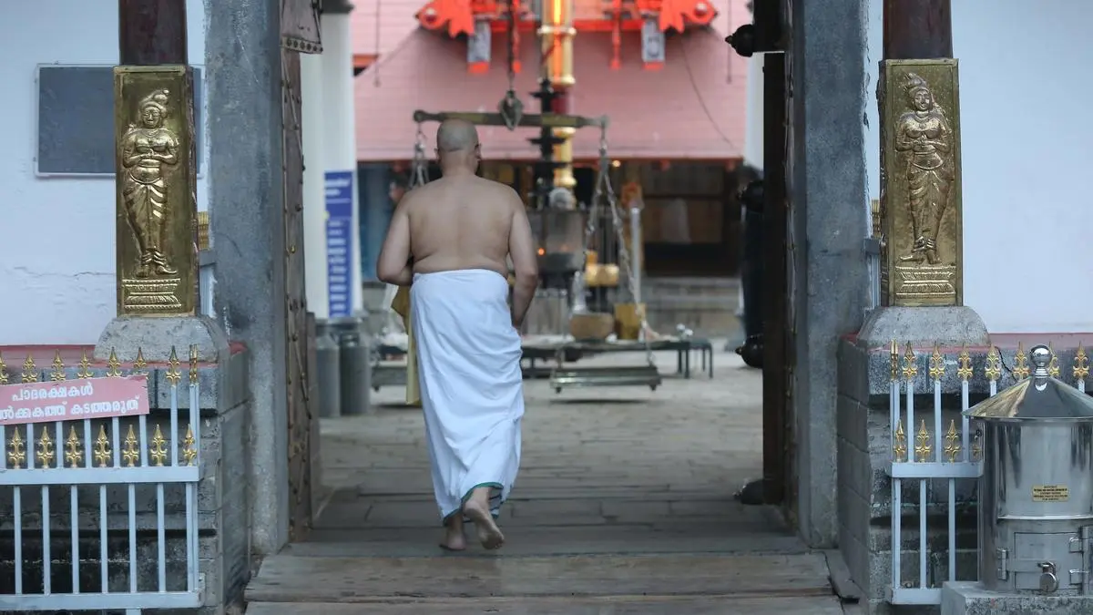 How Dress Codes in Kerala’s Temples Lays Bare Caste Discrimination - Frontline